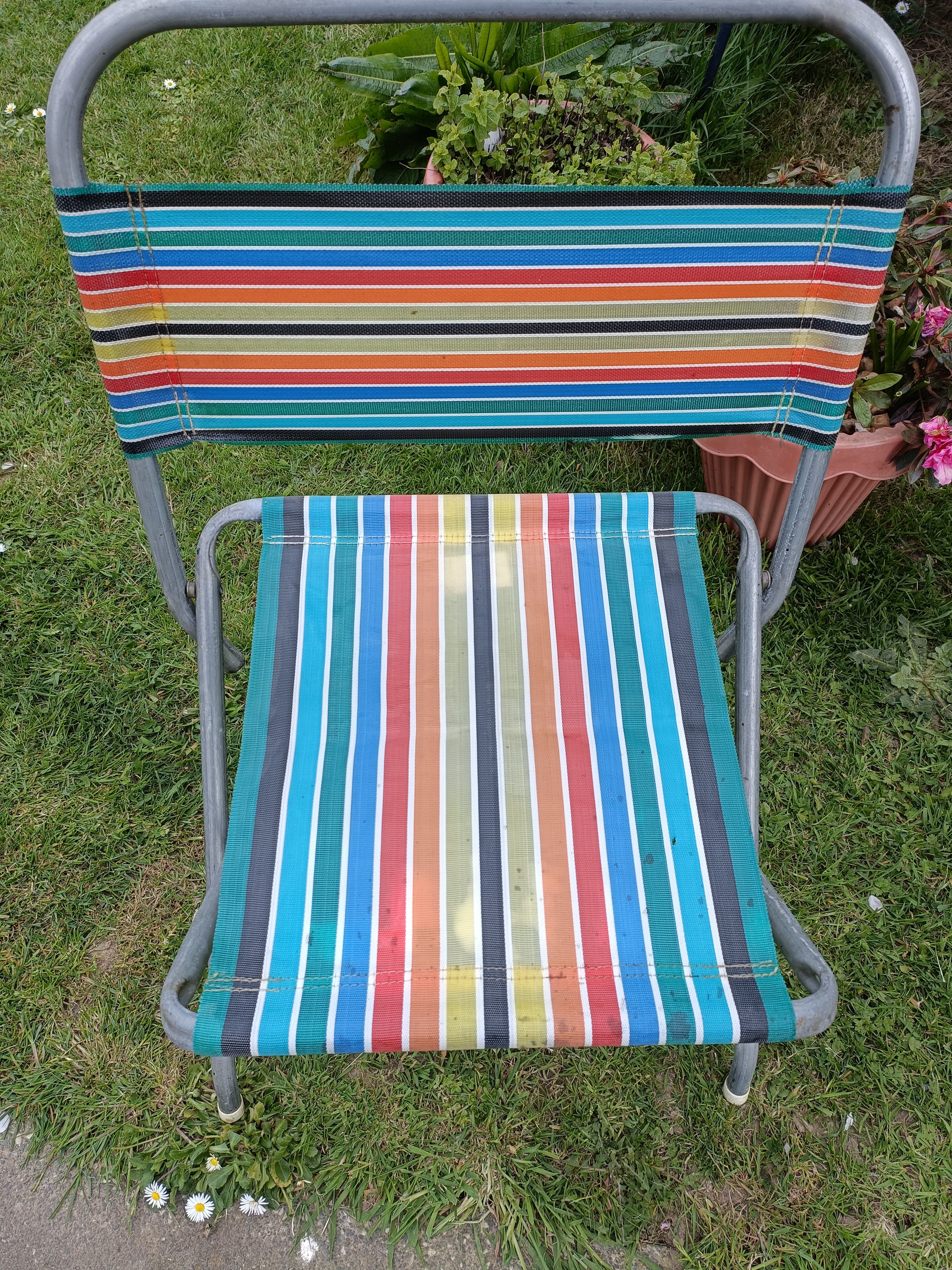Sedia pieghevole, colori a righe mozzafiato, bel stile, buona truffa