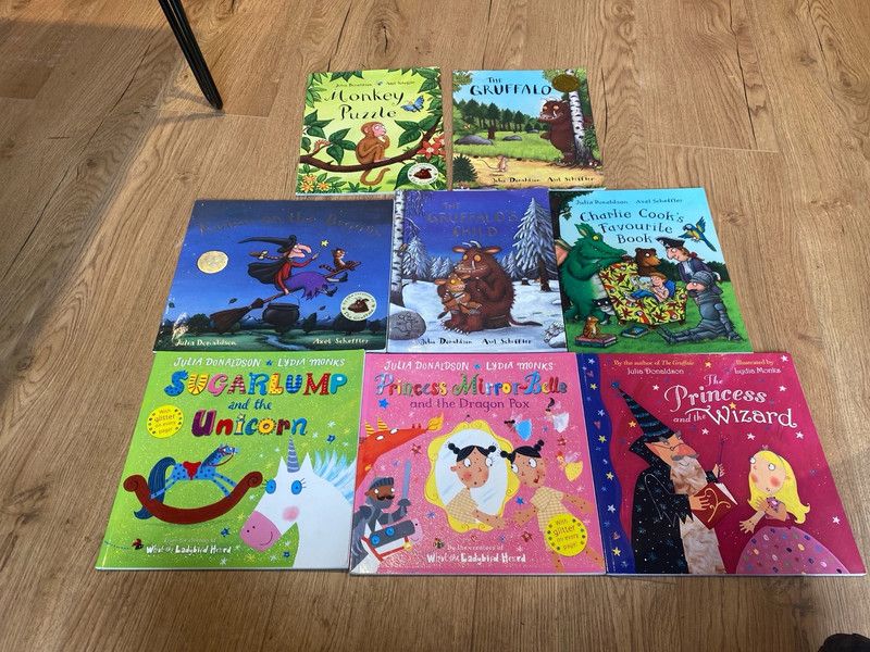 8 JULIA DONALDSON Book Bundle Gruffalo, Room on the Broom, Charlie Cook ...
